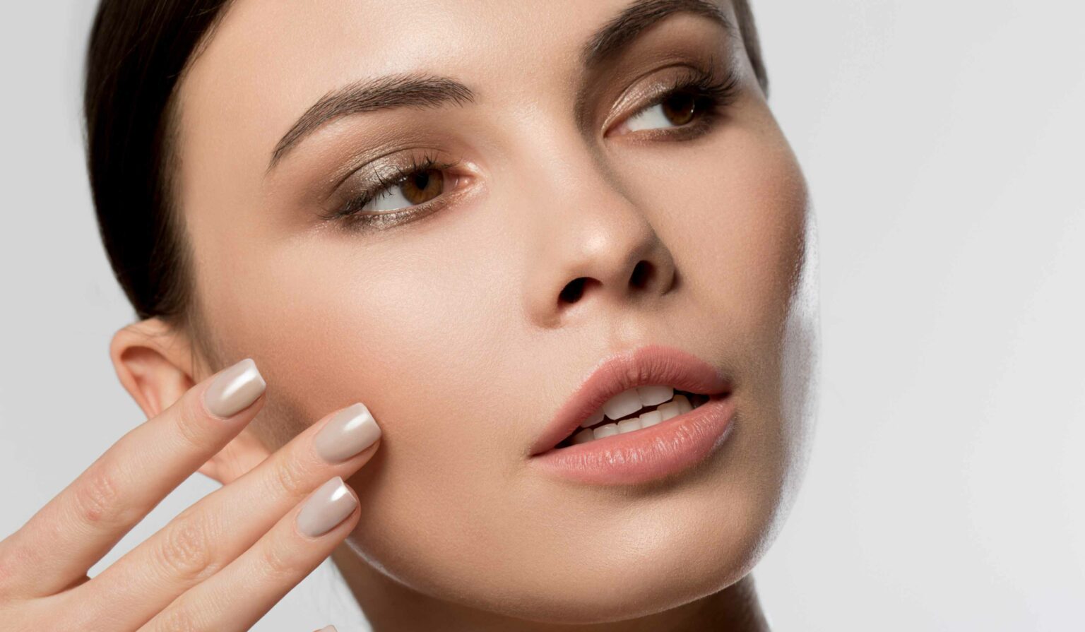 Mes joues sont creusées : comment leur redonner du volume ? | Dr Vahedi ...