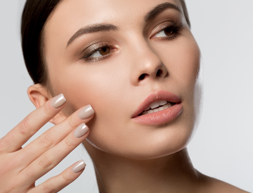 Mes joues sont creusées : comment leur redonner du volume ? | Dr Vahedi ...